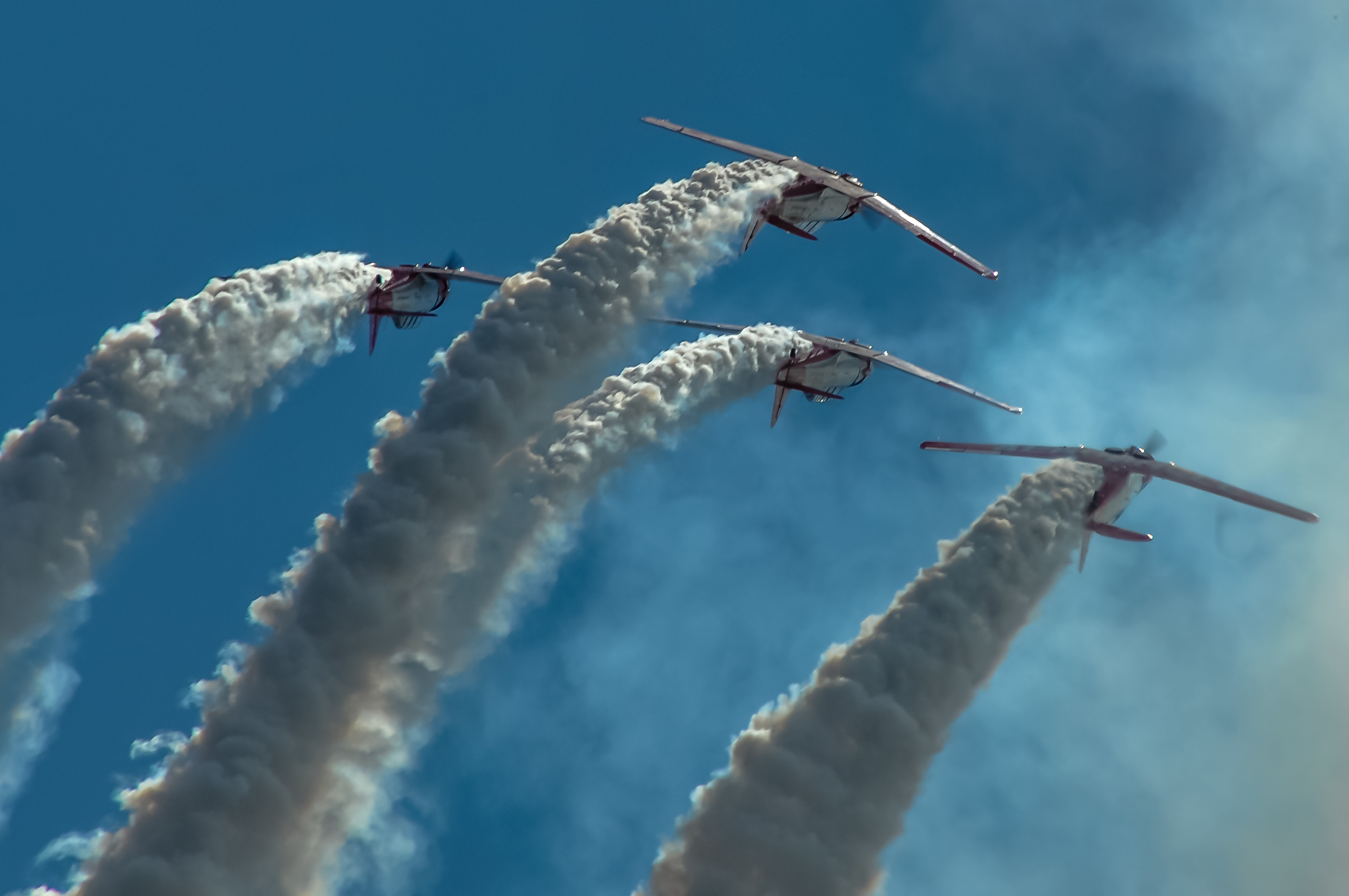 PURE WHITE SMOKE OIL SPONSORS TITAN AEROBATIC TEAM AS OFFICIAL SMOKE OIL